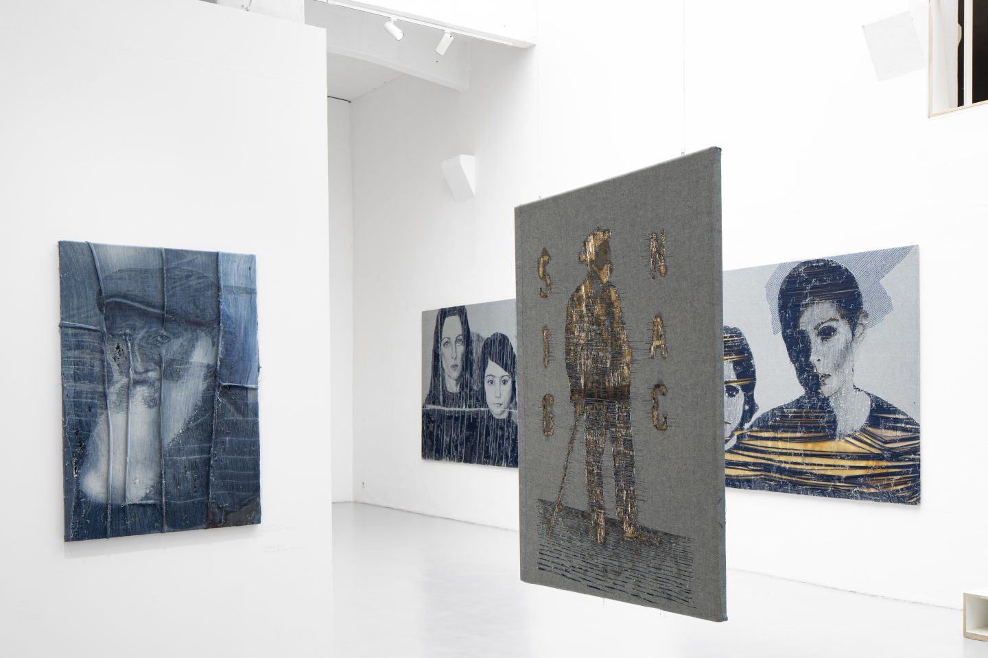 Džíny, nůžky a sprej | Trafo Gallery